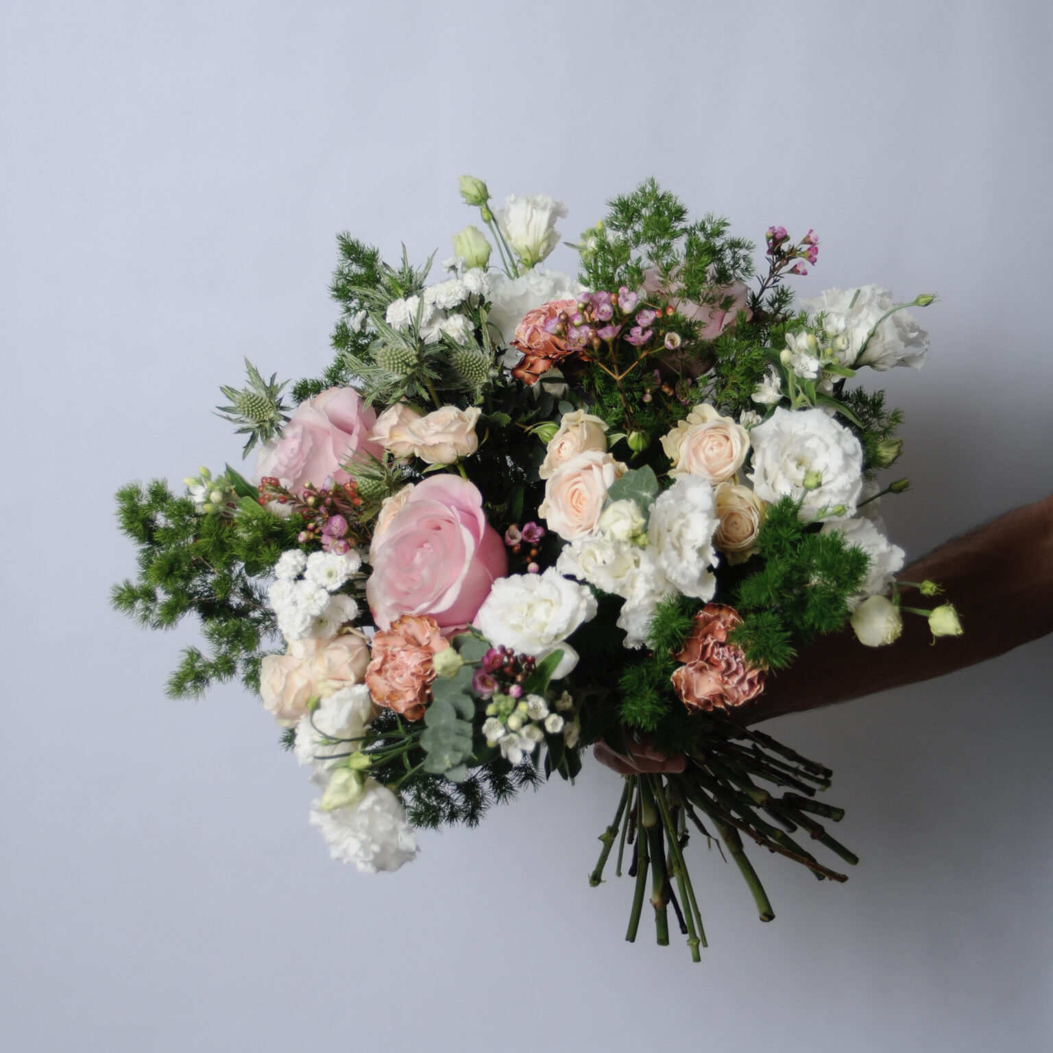 Opulent bouquet de fleurs fraîches, tons pastels – Bertrand, Artisan ...